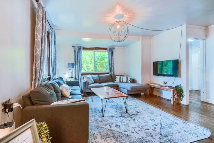 Romantic Retreat | Wineries|shops - Lake Michigan Beach, MI