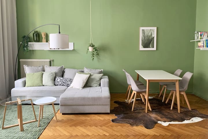 Großer Wiener Altbau Gleich Neben Schönbrunn - Vienna