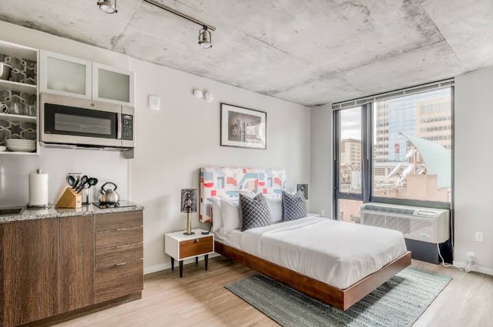 Stunning Luxury Dt Condo | Pool+gym+rooftop Lounge - Minneapolis, MN