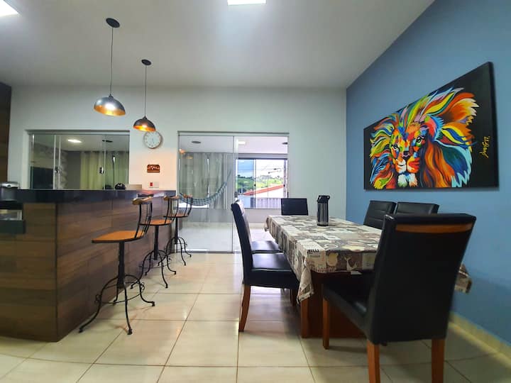 Casa Confortável E Completa No Centro De Capitólio - Capitólio