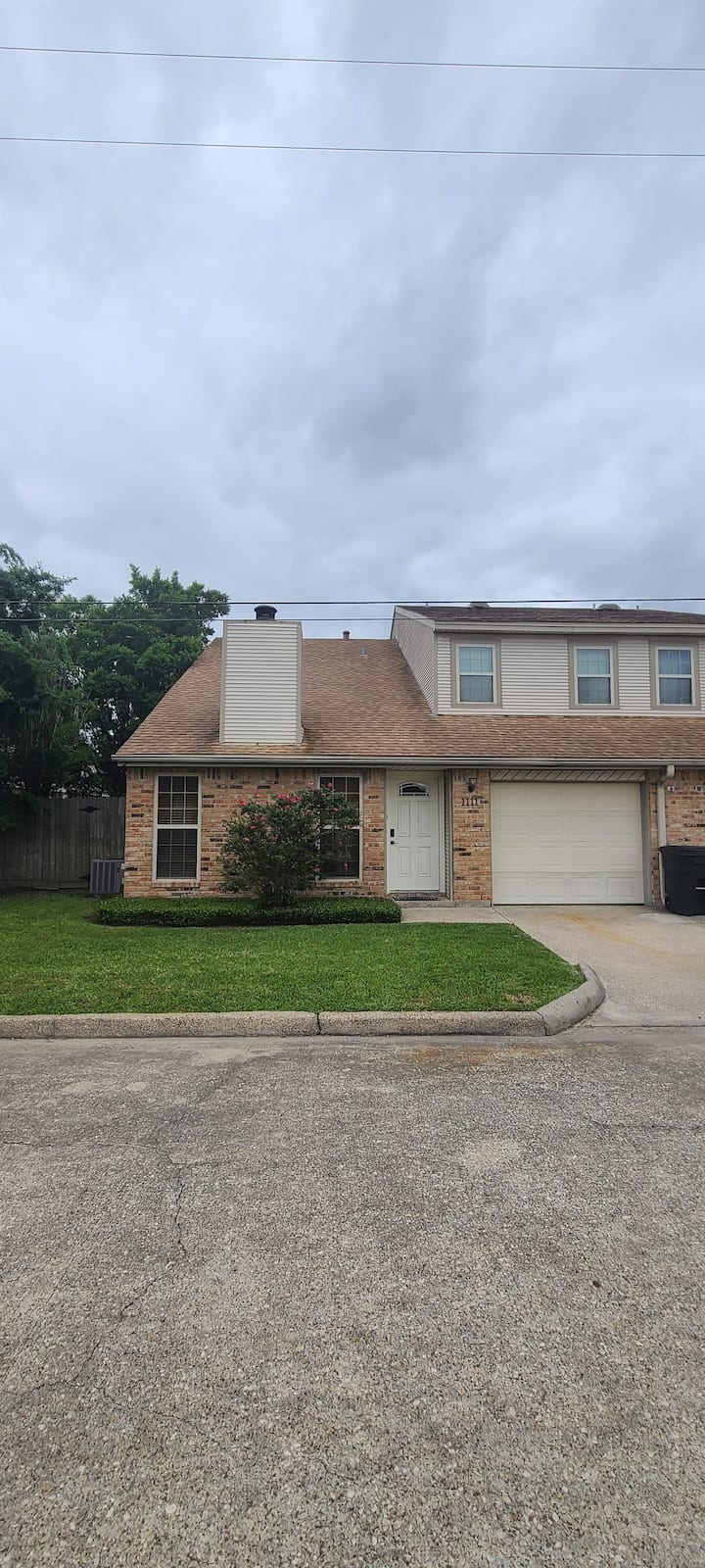 Modern Secluded 2 Br 1.5 Bath - Beaumont, TX