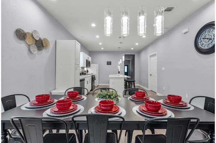 Cozy And Convenient 4 Br/2.5 Ba Near Fun Downtown! - Five Points - San Antonio