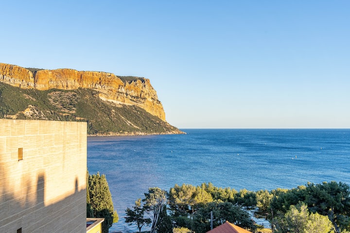 A 300m De La Plage Et 400 M Du Port, Parking, Vue - Calanque d'En-vau