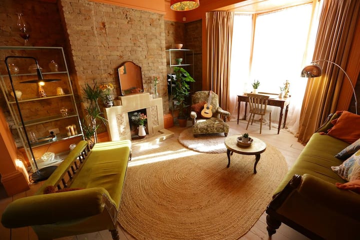 Unique & Colourful Townhouse In Central Margate - Broadstairs