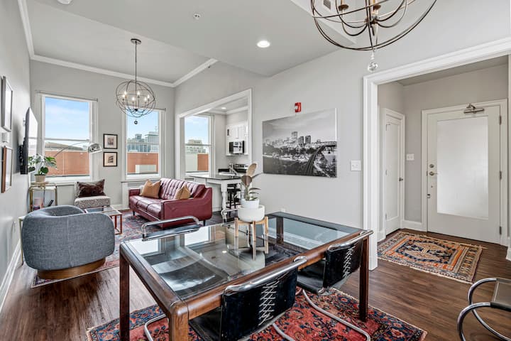 City Center, 2 Bdrm Top Floor Condo, Free Parking - Richmond, VA