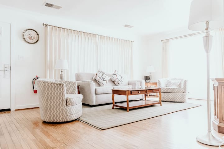 Charming Wine Country Home - Geyserville, CA