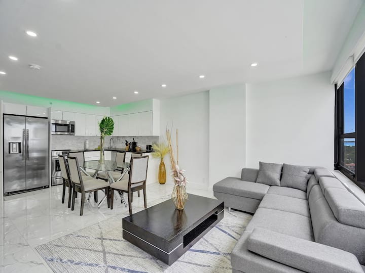 Ocean View Beachside Bliss / Beach Service / 1218 - Miami Beach