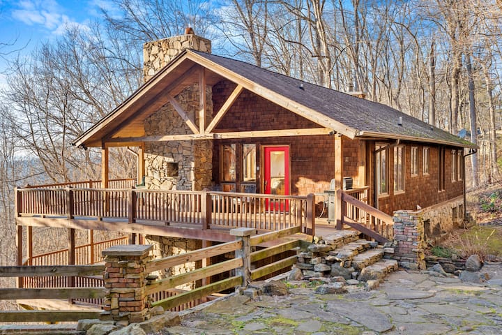 Big Mountain Vista House Avl! Pet Friendly - Asheville, NC