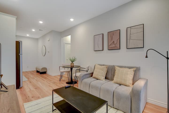 *New*  Luxury Modern Condo \ >Great Location< - Henderson, NV