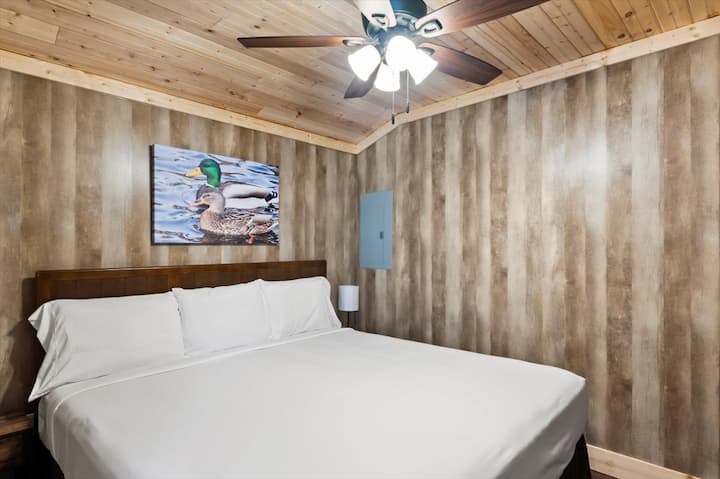 Serendipity Cabins - Lucky Duck - Guntersville, AL