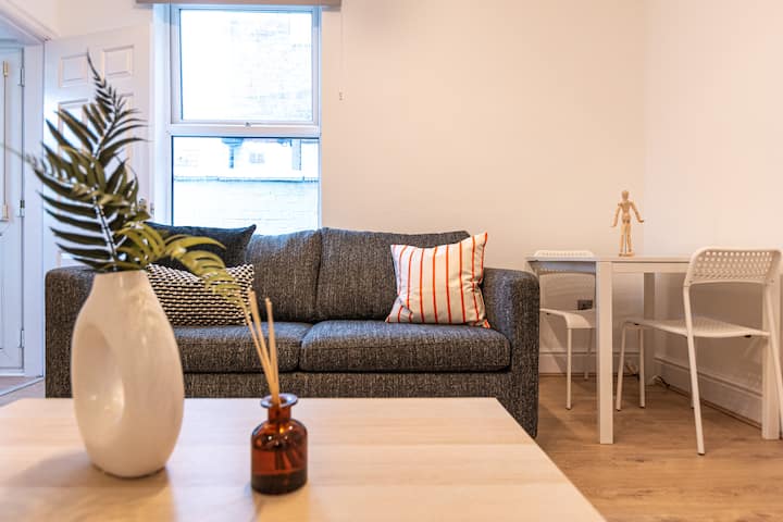 Stylish Flat, Ideal For Business & Long-term Stays - Liverpool