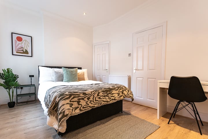Stylish Flat, Ideal For Business & Long-term Stays - Liverpool