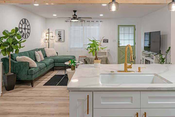 Downtown Chic & Cozy Stay - Wilmington, NC