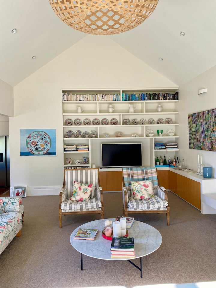 Luxurious 3 Bed Home With Pool - 