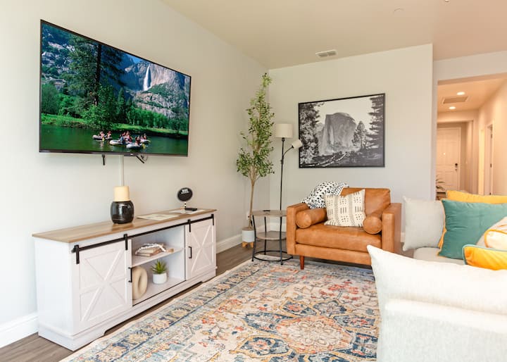 New, Modern 3bed In North Merced. 5 Star Hosts - Merced, CA