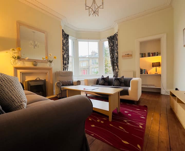 Cosy Corner Flat Off Leith Walk - Edinburgh Waverley station