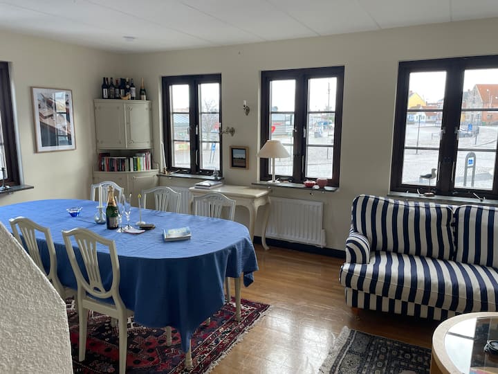 Stort Hus Med Spektakulärt Läge Vid Havet - Simrishamn