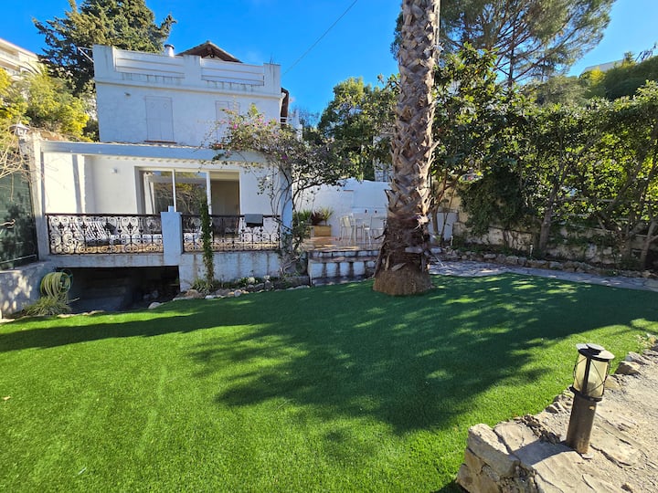 55m2 Charmante Maison Mitoyenne, Jardin, Parking - Antibes