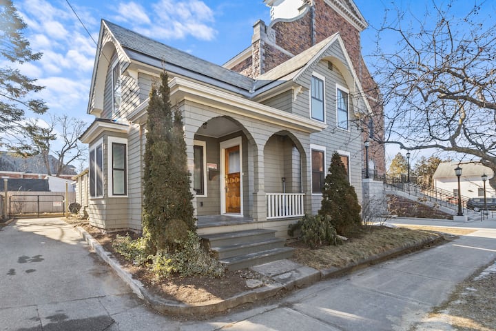 Charming 4br House - Burlington - Burlington, VT