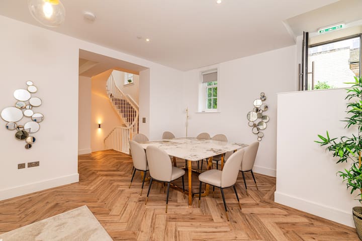 Four-bedroom Triplex Penthouse (Sleeps 11) - North Wales