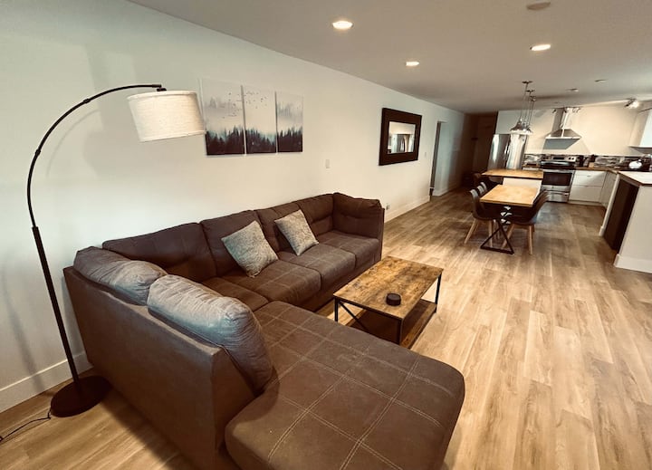 3-bdrm (4 Beds) 1-bath - 6 People Home In Squamish - Squamish