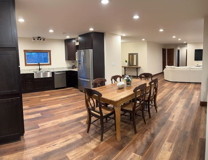 Secluded Family Retreat On 8 Wooded Acres - Nashville, IN