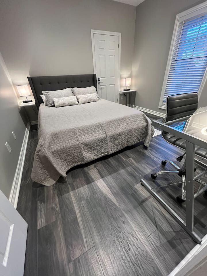 A - Large Bedroom With Tv And Closet - Kitchener