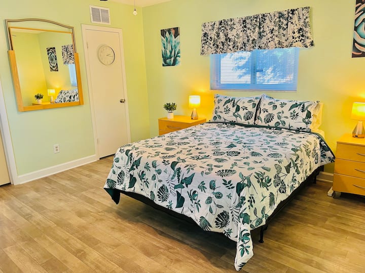 Cozy Home In St. Pete - St. Petersburg, FL