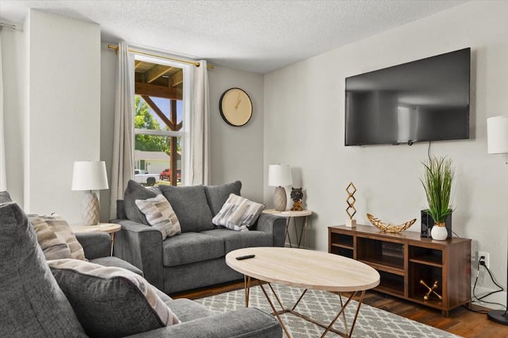 Freshly Remodeled 4br | Yard & Great Location - Billings, MT