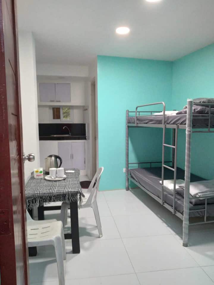 The Riverfront Vacation House - San Carlos City
