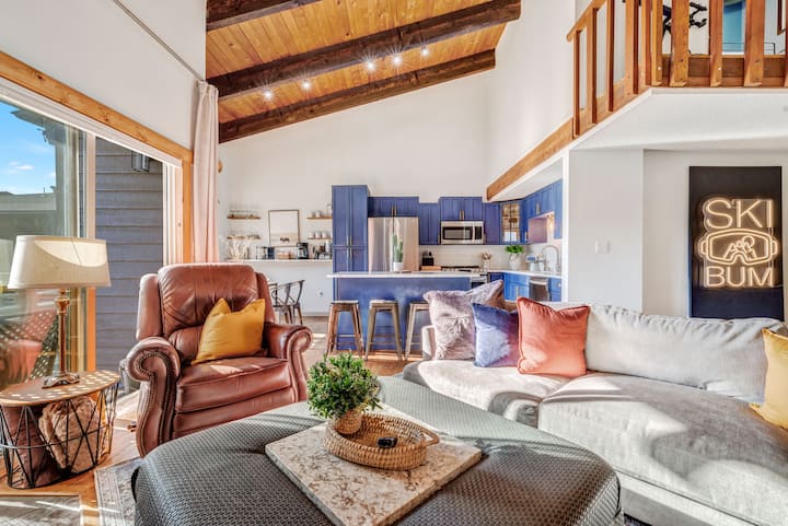 Powder Days, Cozy Nights Fireside At Skitownchalet - Steamboat Springs