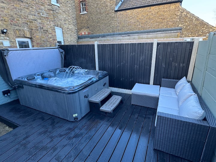 Modern Seaside Retreat With Hot Tub - Herne Bay