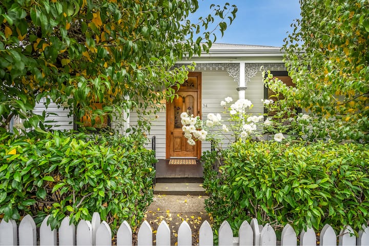 Modern Home In Heart Of Sandy Bay - Hobart