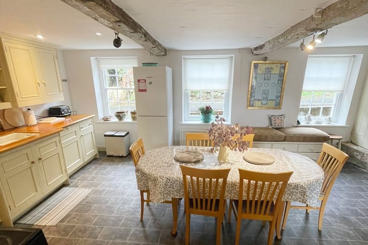 Beautiful, Spacious And Comfortable Farm House - Chepstow