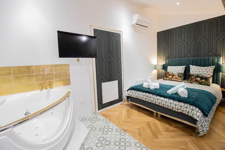 Suite ÉMeraude - Jacuzzi - Saint-Étienne