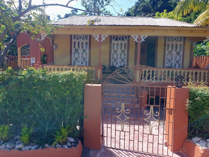 Mesmerize Guest House - Port Antonio