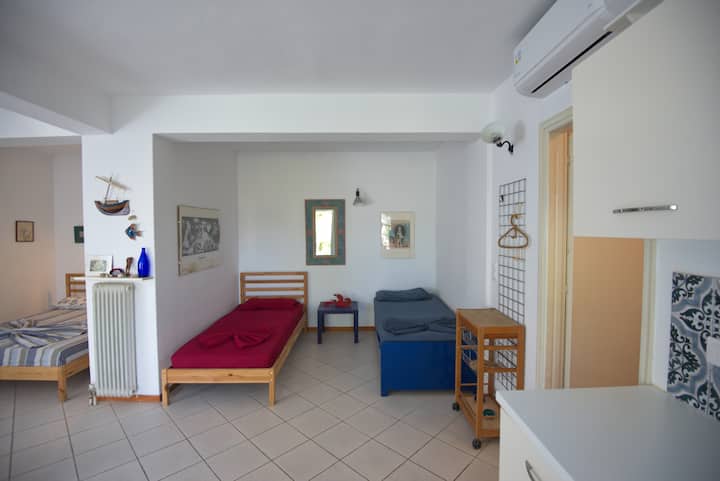 Quiet Apartment Near The Sea - Alónnisos
