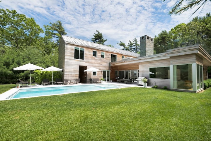 Chic East Hampton 7 Bedroom, 7 Bath, Heated Pool - East Hampton, NY