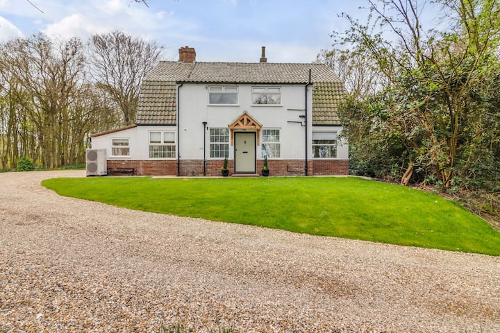 Norfolk Coastal Retreat | 6 Beds + Hot Tub - Cromer