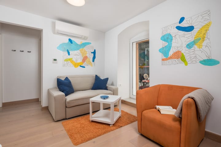 Apartment With Balcony, Steps Away From The Beach - Opatija