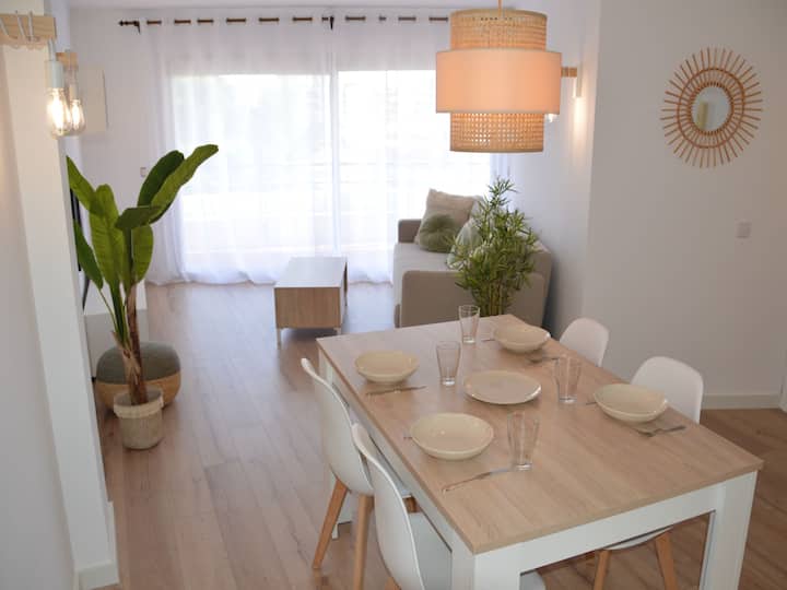 Centrally Located 2 Bed Apartment With Sea Views - Estartit