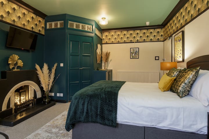 Boutique Studio With Bay Window - Portsmouth