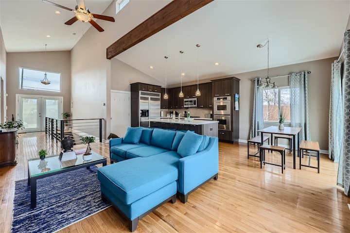 Lakewood Retreat | Near Belmar - Ruby Hill - Denver
