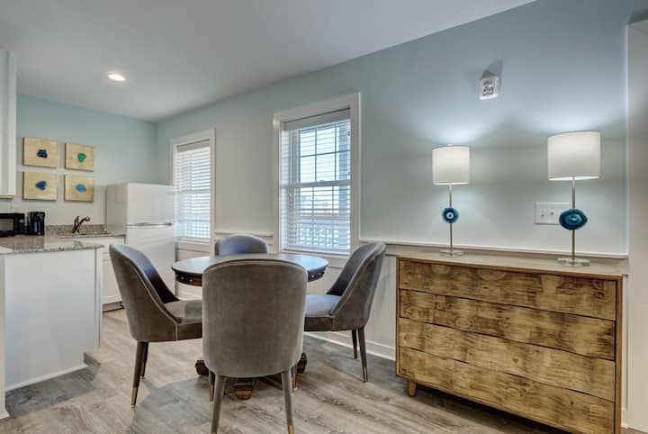 Loggerhead Inn & Suites - Two Queen Suite - Surf City, NC
