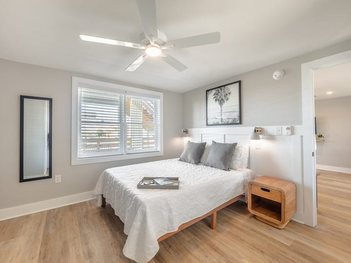 Beach House Oki - Queen Suite - Bald Head Island, NC