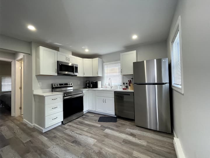 Cozy 2 Bedroom House - Worcester, MA