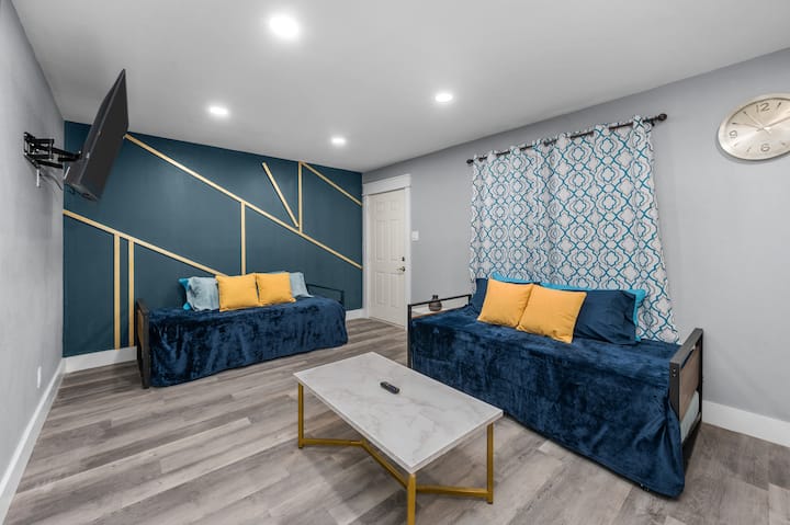 Charming Height Getaway+pool+freepark - Bellaire, TX