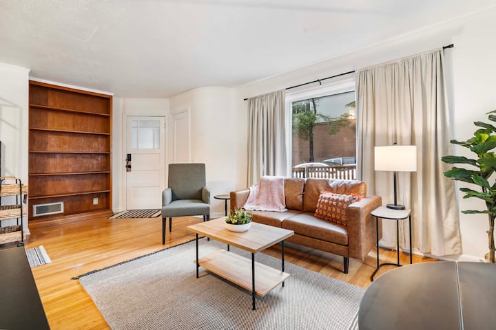 Safe And Convenient Ohsu Studio W/ Own Yard! (04b) - Portland, OR