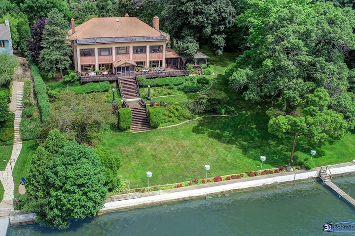 Prestigious Pistakee Bay Estate - Antioch, IL