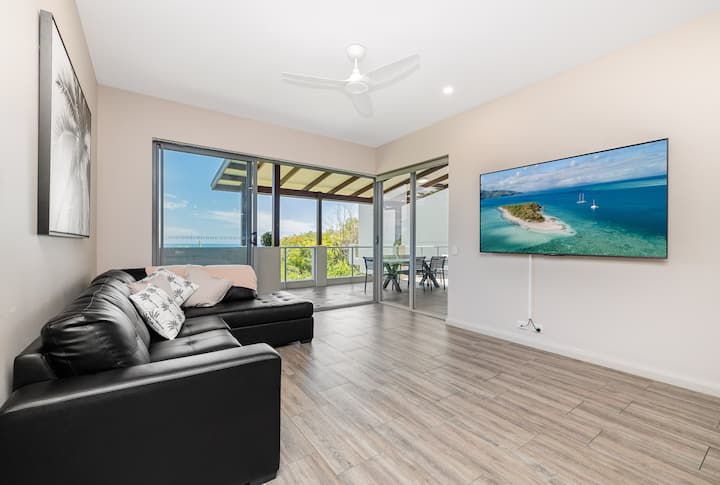 Luxury On The Hill - Airlie Beach
